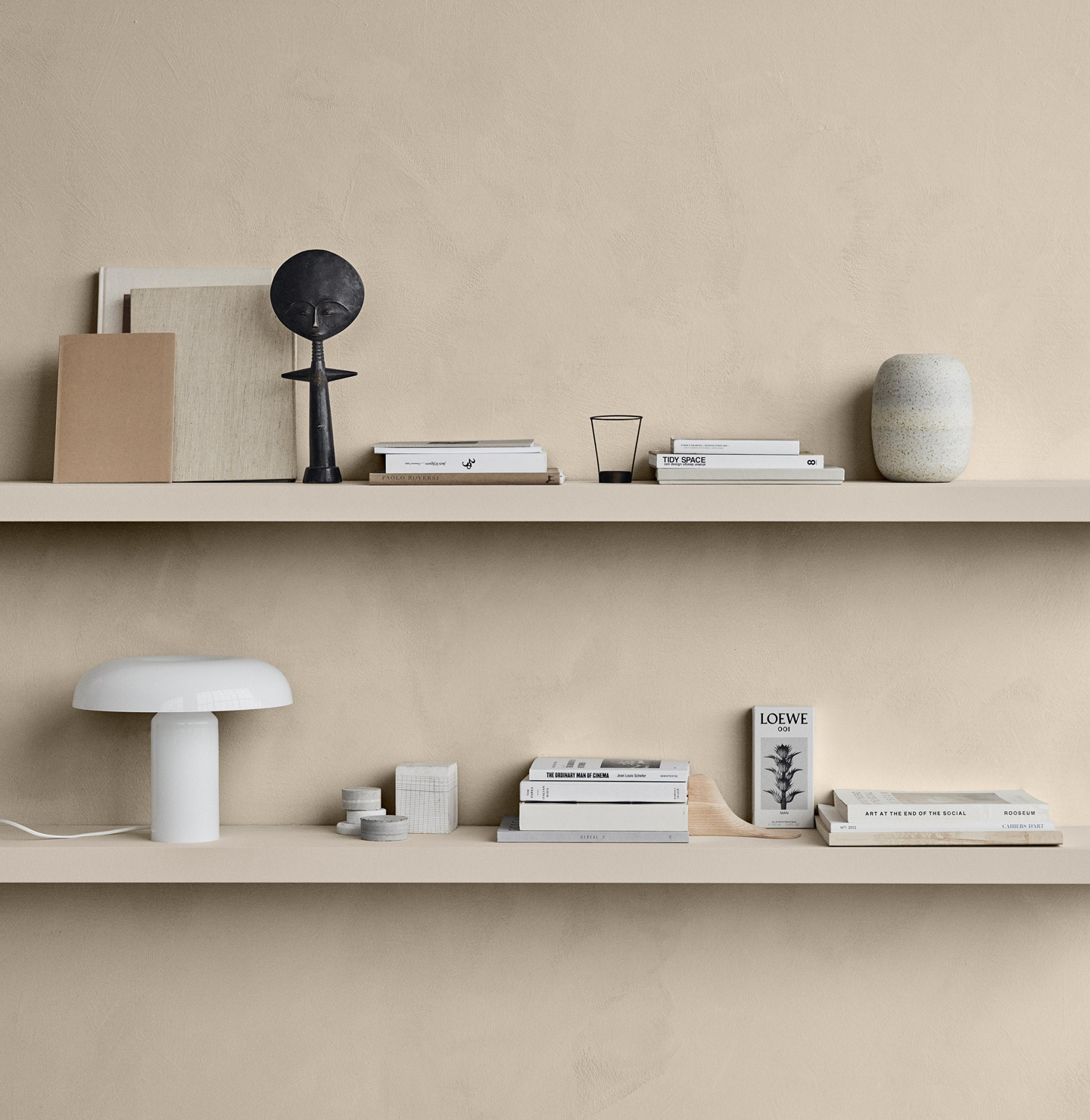 Vakker beige farge til kalkmaling på soverom – Jotun 12075 Soothing Beige