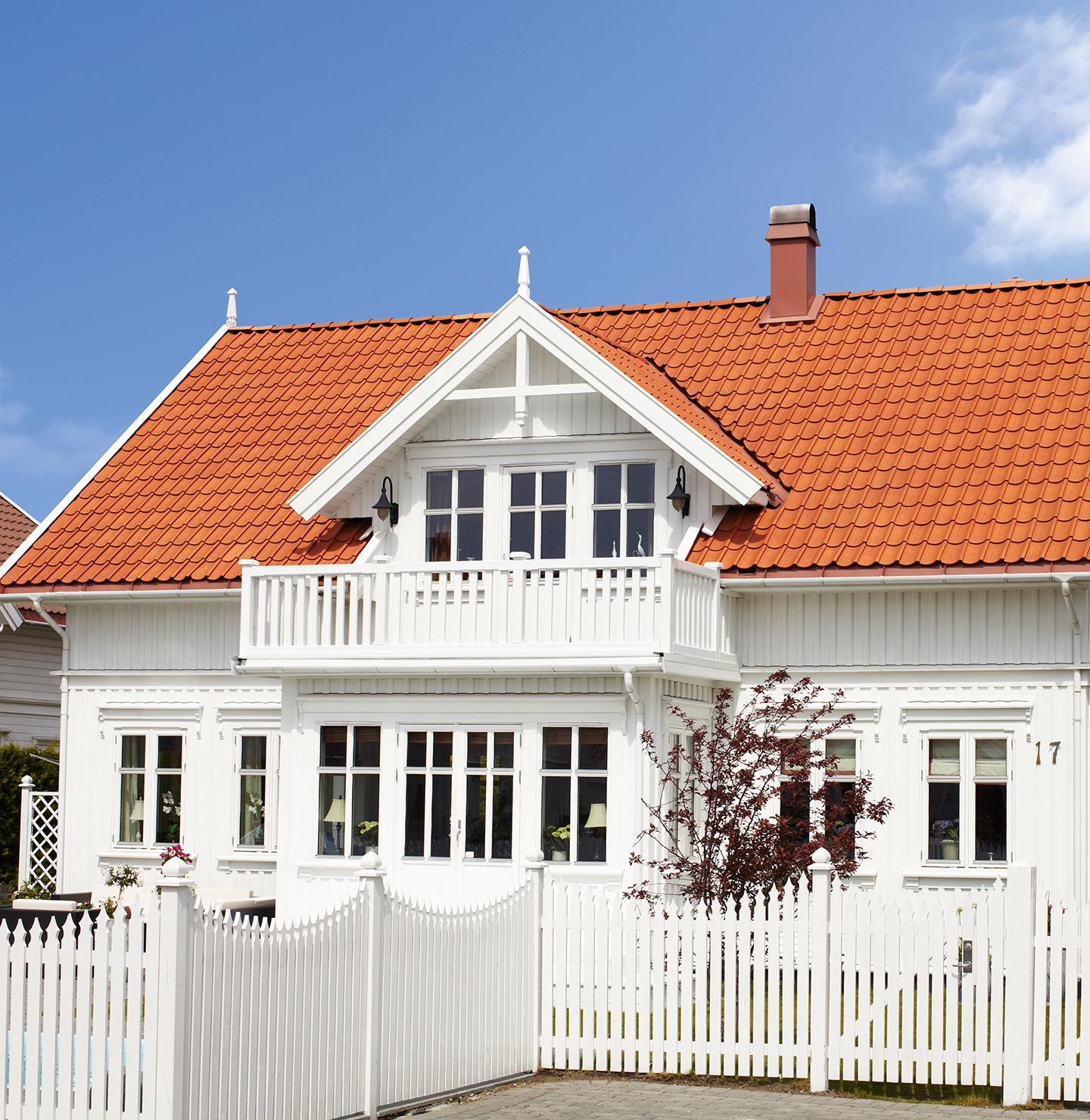 Varig vakker hvit farge til fasade – Jotun 9918 Klassisk Hvit