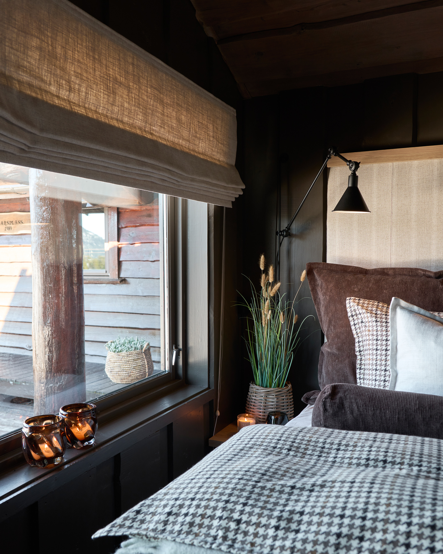 Lun hyttefølelse med mørke toner | Jotun.no