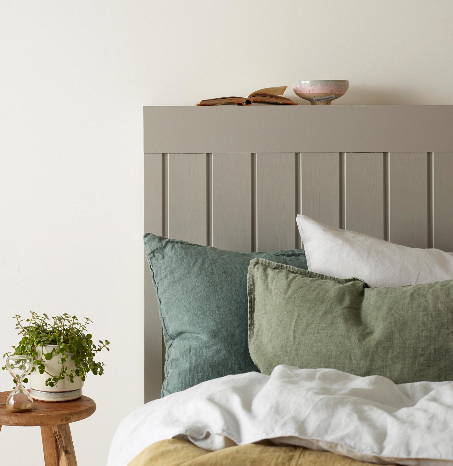 Beautiful white and beige/brown colours for your bedroom – Jotun Sens ... Beautiful white and beige/brown colours for your bedroom – Jotun Sens ...