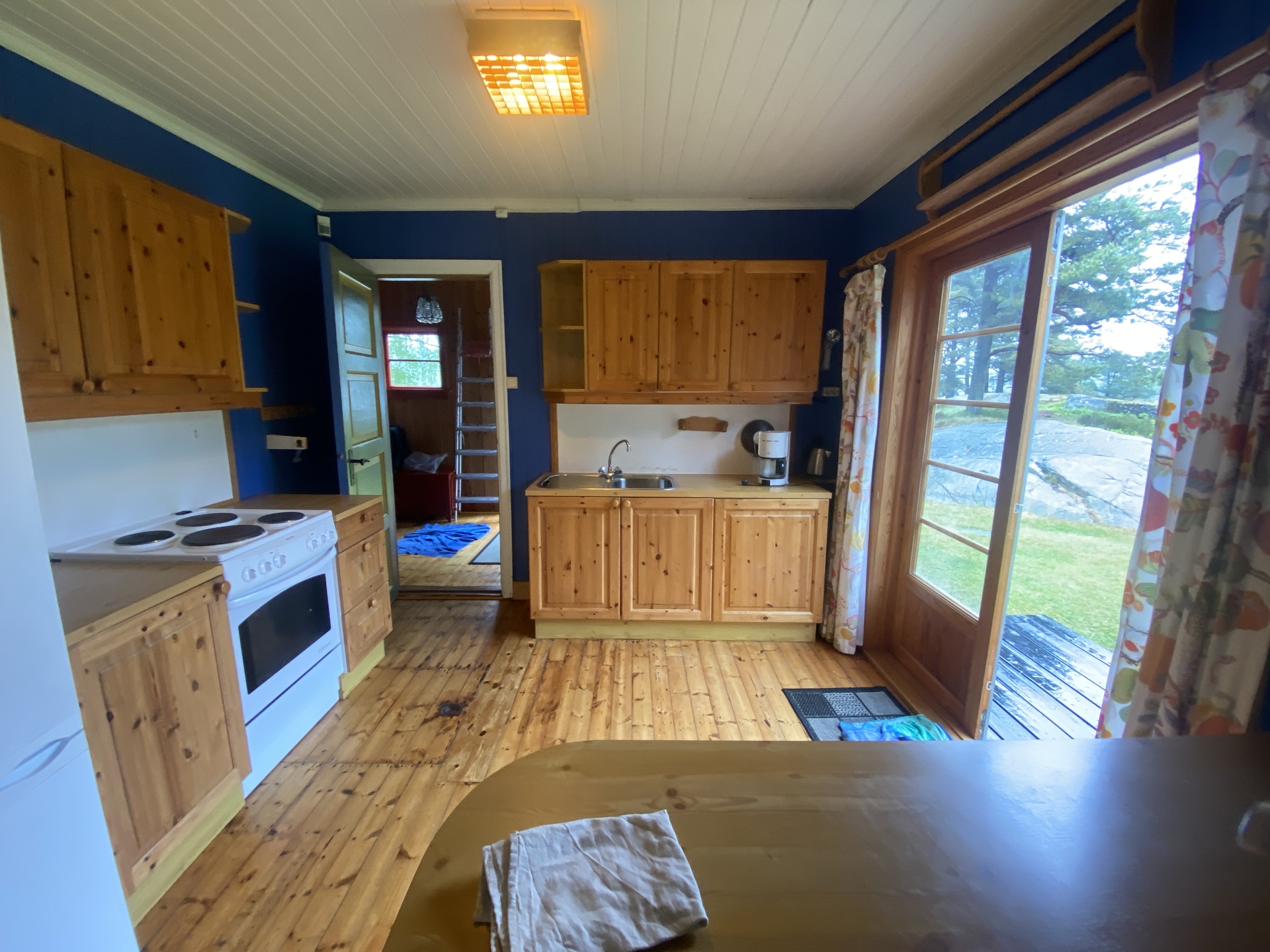 Sørlandsidyll med Eventyrlig Oppussing på hytte i Arendal | Jotun ...