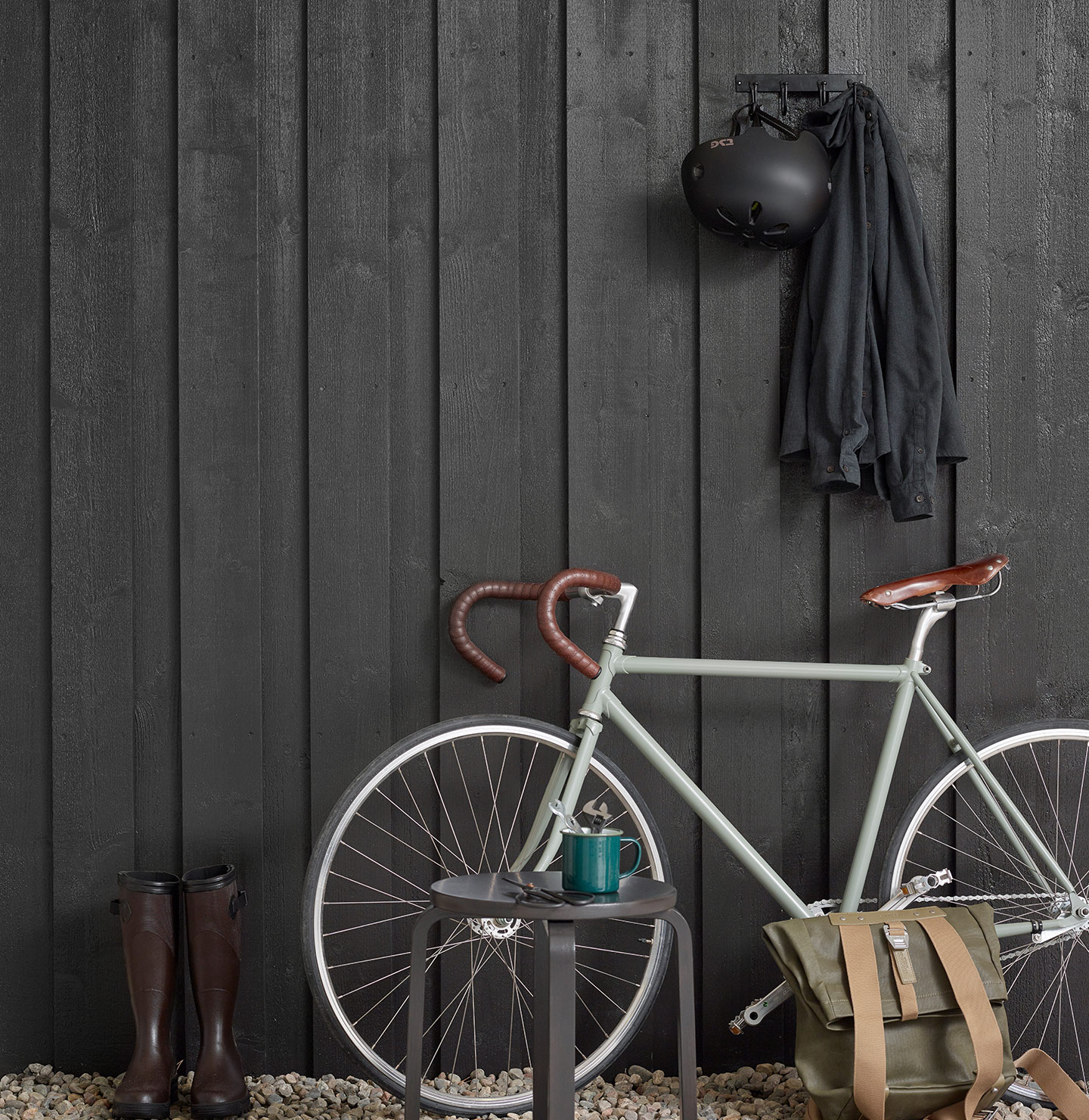 Varig vakker sort farge til fasade – Jotun 9938 Dempet Sort