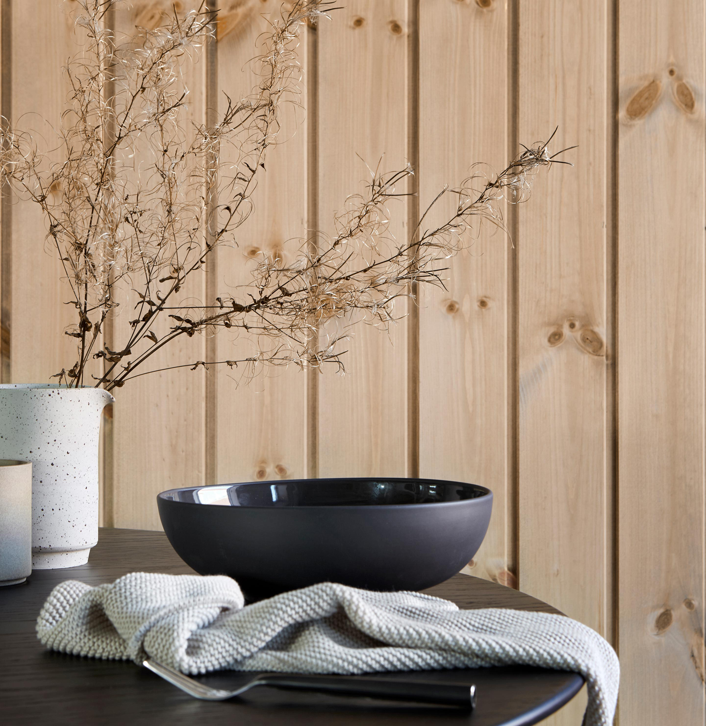 Vakker brun farge til beis på kjøkken – Jotun 9040 Eik