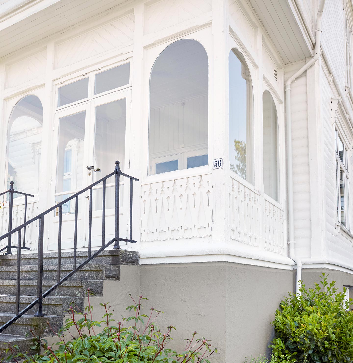 Varig vakker hvit farge til fasade – Jotun 9918 Klassisk Hvit