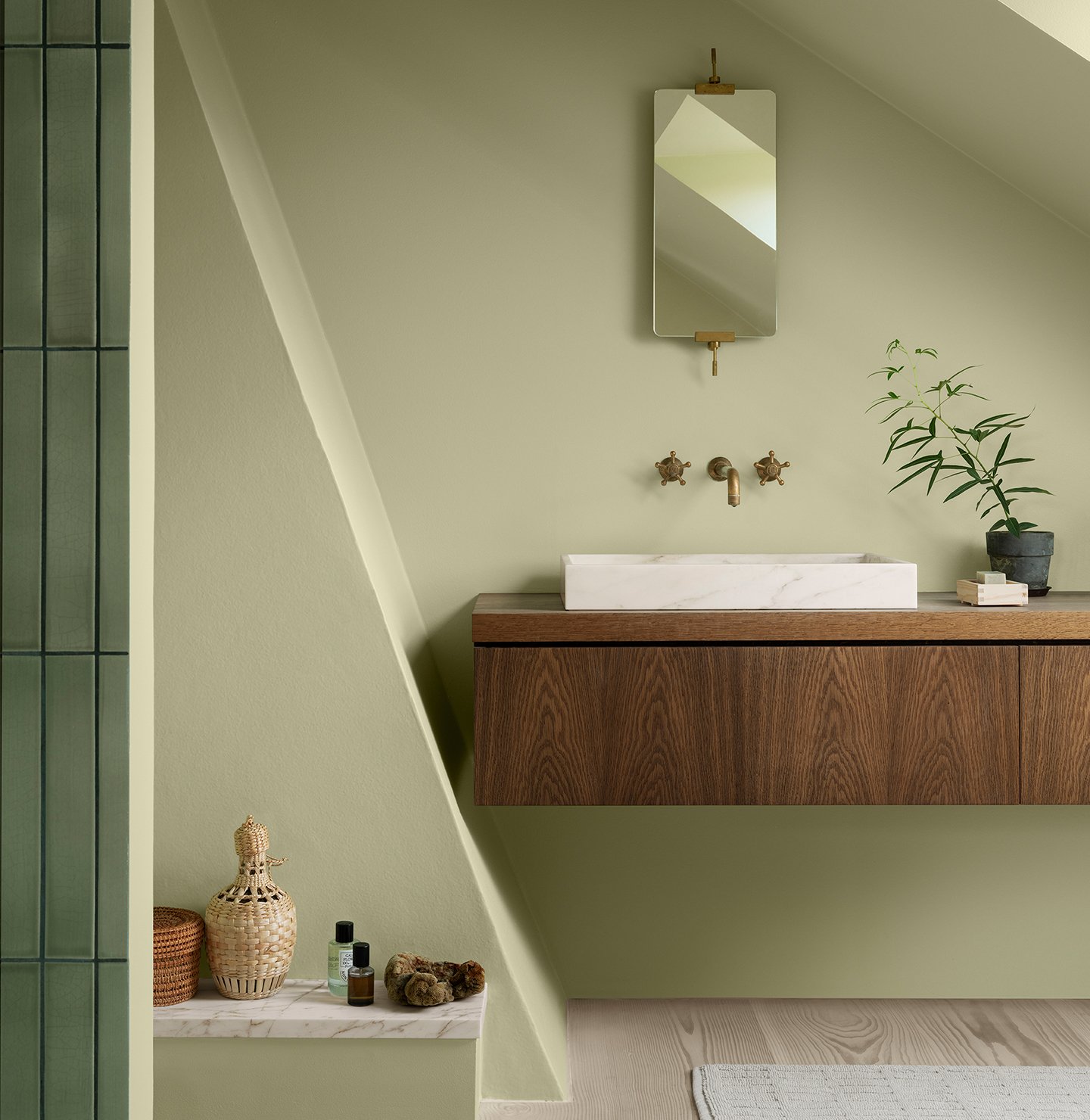 Vakker grønn farge til maling på bad – Jotun 8596 Sunny Green - Lady ...